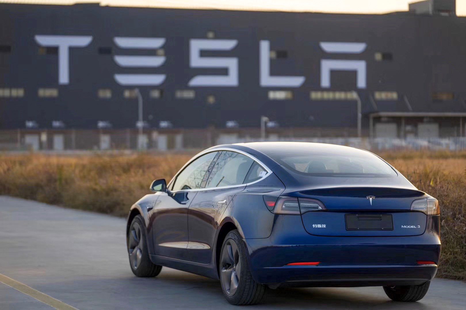 Tesla owners are not paying attention while using autopilot in the car ...